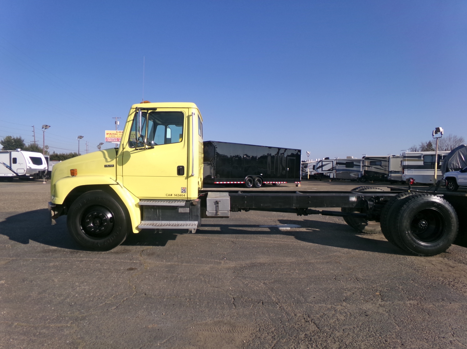 Commercial equipment for sale: 2000 Freightliner FL70 Truck in Lodi ...