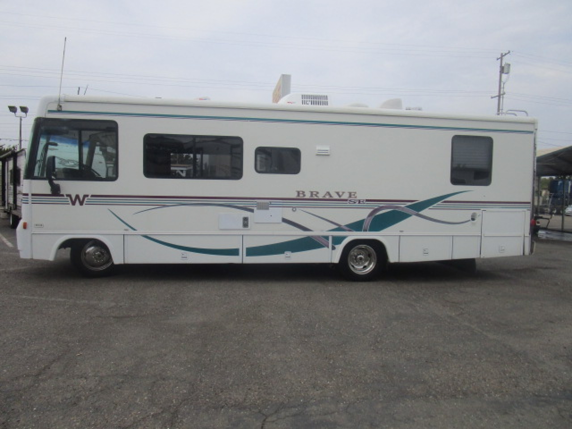 RV for sale: 2001 Winnebago Adventurer Class A Motorhome 32' in Lodi ...
