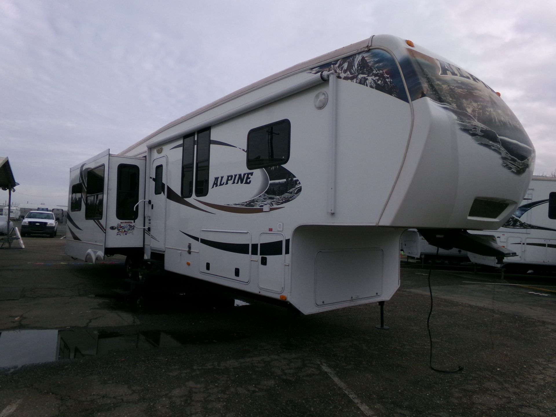 RV for sale: 2011 Keystone 5th wheel Alpine 3450RL 40' in Lodi Stockton ...