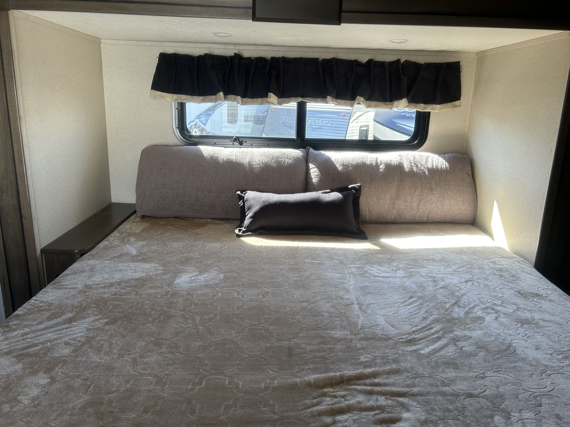 RV for sale: 2016 Evergreen Bayhill 295RL 5th Wheel Ford F250 4X4 ...