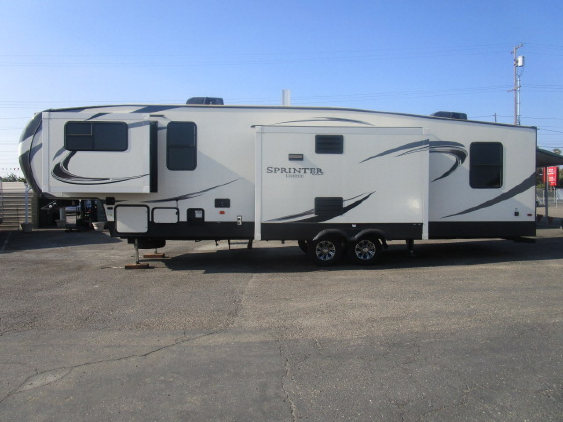 RV for sale: 2018 Keystone 5th Wheel Trailer Sprinter 3340FWFLS 38' in ...
