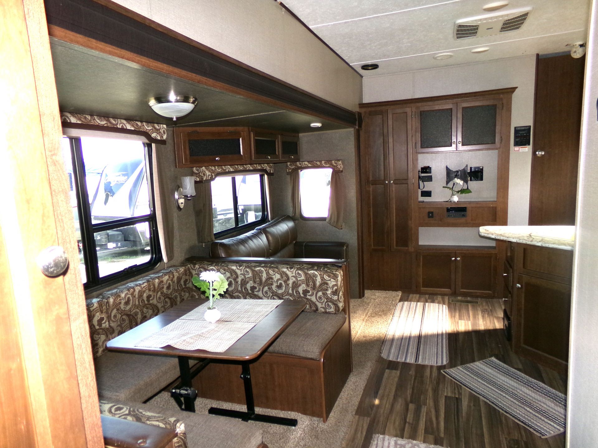 RV for sale: 2018 Keystone Hideout 308BHDS 5TH Wheel Trailer 34' in ...