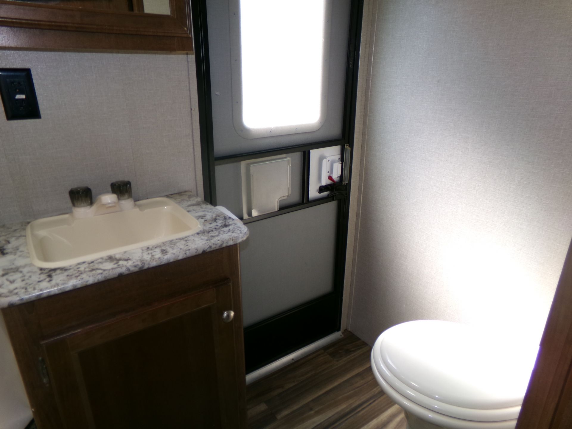 RV for sale: 2018 Keystone Hideout 308BHDS 5TH Wheel Trailer 34' in ...