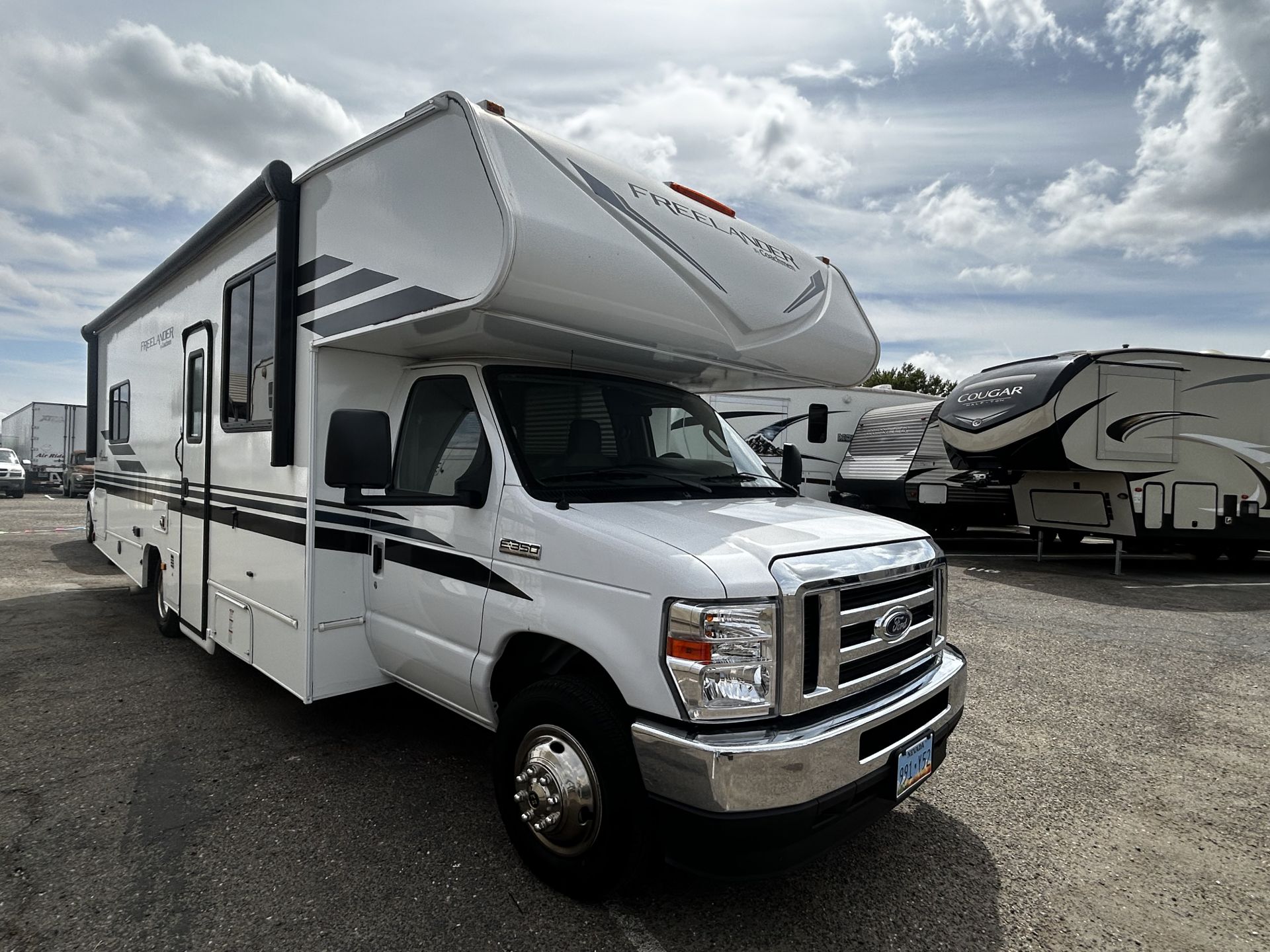 RV for sale: 2021 Coachman Freelander 27QB Class C Motorhome 27' in ...